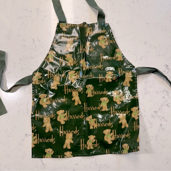Harrods | Other | Harrods Bear Apron Kids Wipeclean Pvc Fabric Neck ...